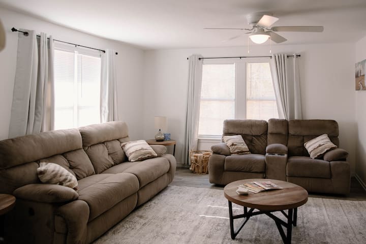 New! 3br Sleeps 6 |Downtown Abilene |Data Center - Abilene, TX