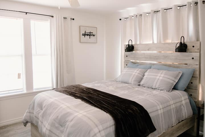 New! 3br Sleeps 6 | Downtown Abilene | Data Outlet - Abilene, TX