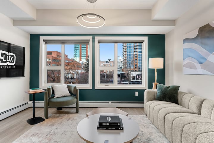 Camel & Clay Suite • City Views • 17 Ave District - Calgary