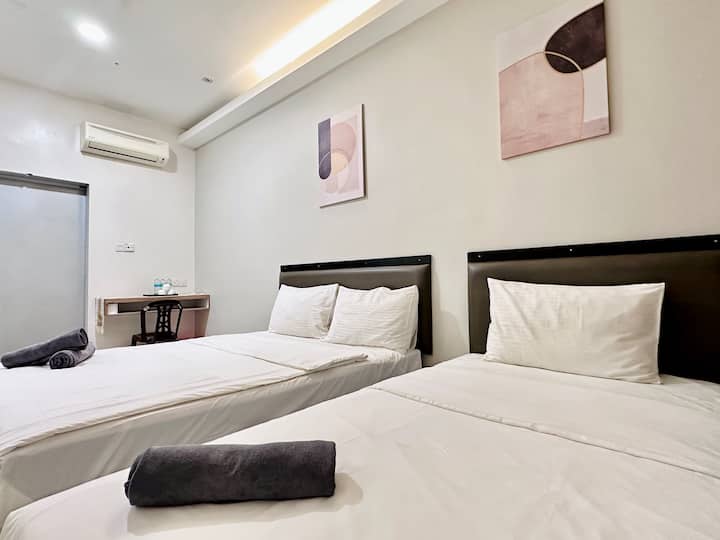 18pax 8br8ba Nusa Bestari-riverview Inn-bkt Indah - Johor Bahru