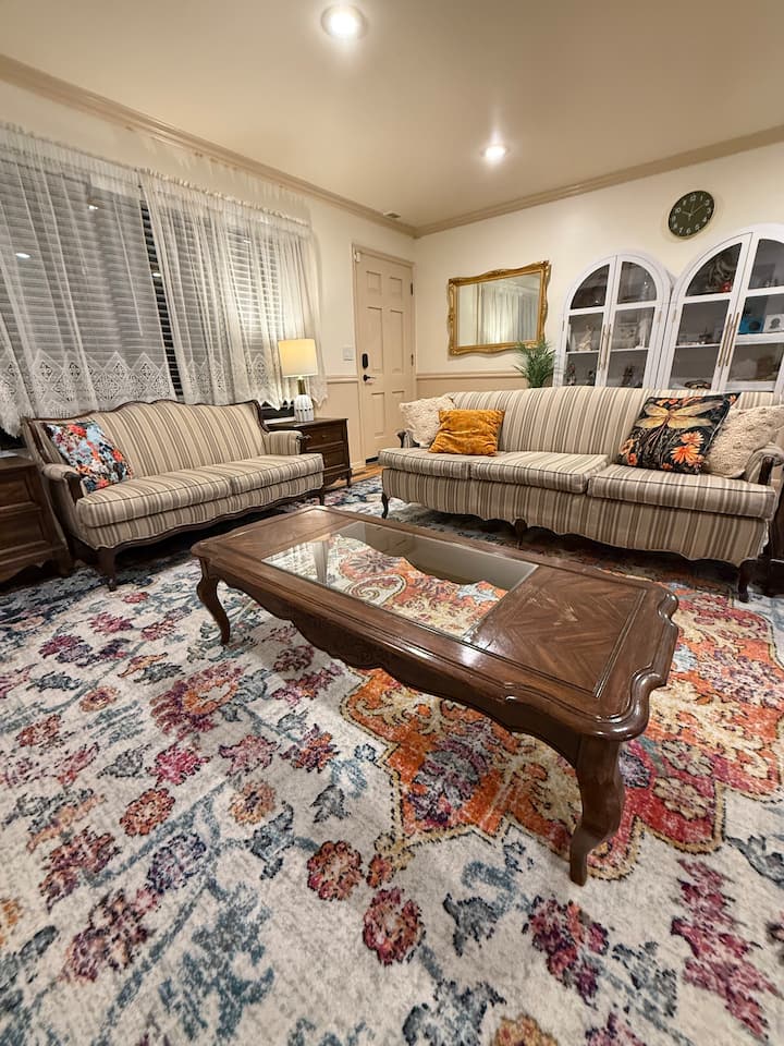 Sophisticated Heritage Home + Timeless Comfort - Sandy, UT