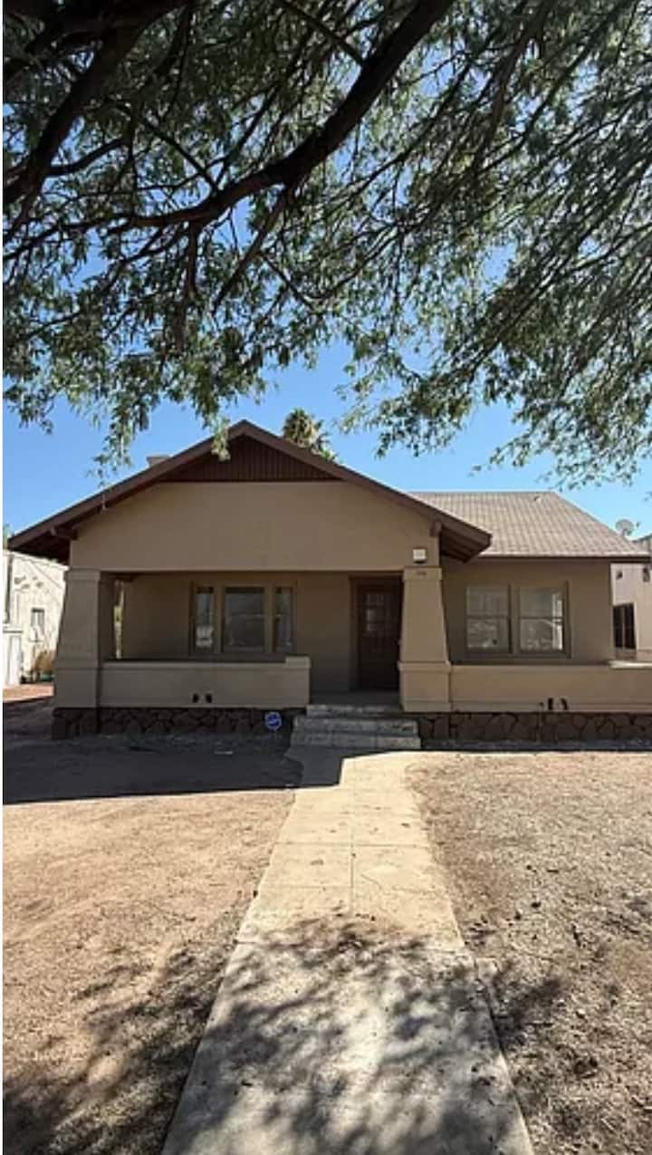 Charming Historic Home Near U Of A - Tucson, AZ