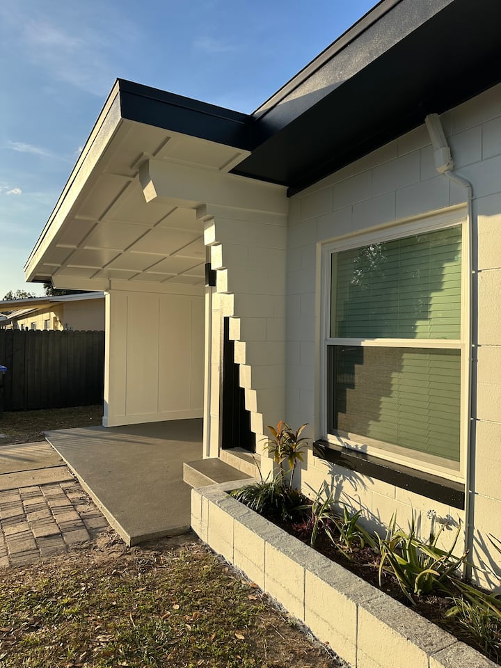 Modern & Sleek Duplex Close To Universal & Outlets - Orlando, FL