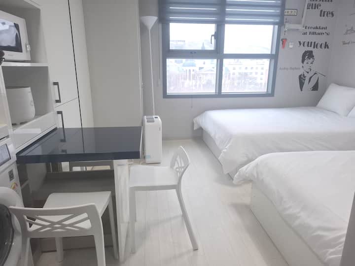 파인앤유오션시티 915호 디럭스 트윈베(12월open All 새제품) - Donghae-si