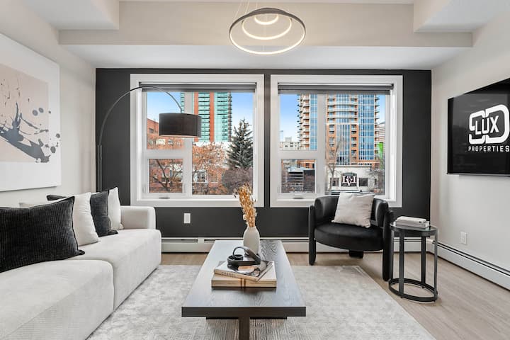 The Gallery Label • City Views • 17 Ave District - Canada