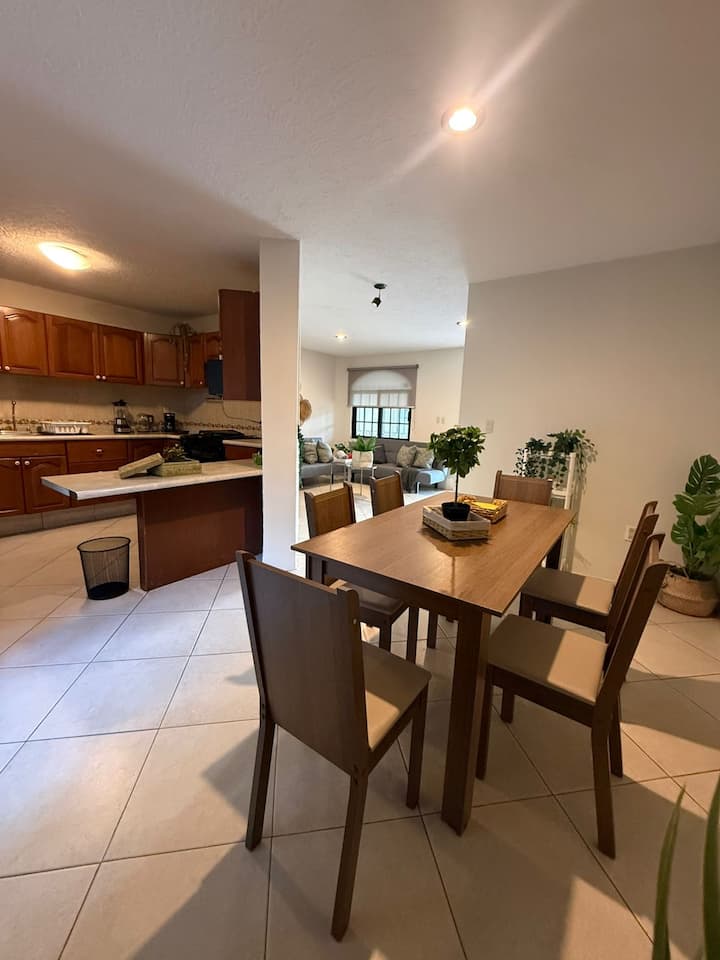 Casa Amplia, Diseño Acogedor Y Excelente Ubicación - Mexico