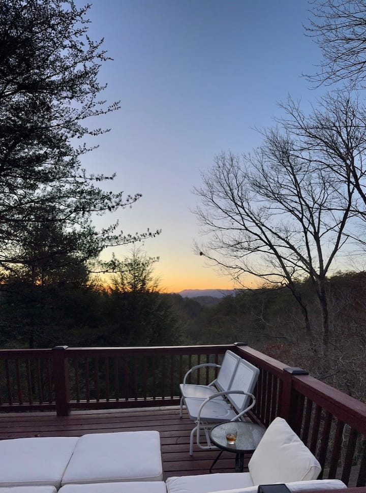 Sauna, Rooftop Deck, Fire Pit, Indoor Fireplace - Blue Ridge, GA