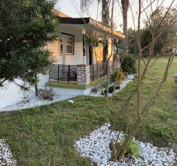 Completly Remodeled Cottage, On Huge Private Lot. - Apopka, FL