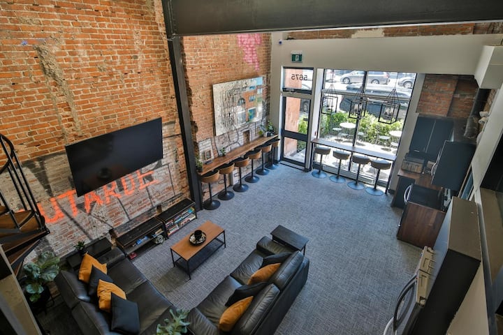 Exclusive Group Room 1 - Plateau Mont Royal - Laval