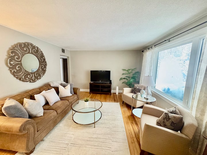 Chic Cottage In The City - London, ON, Canada