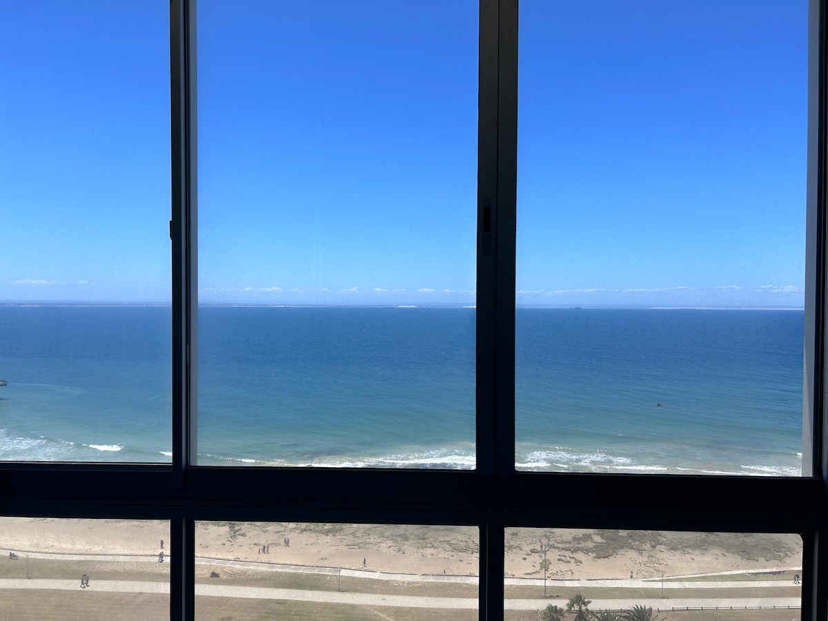 Marine Drive Penthouse | Ocean Views - Apartments for Rent in Gqeberha ...
