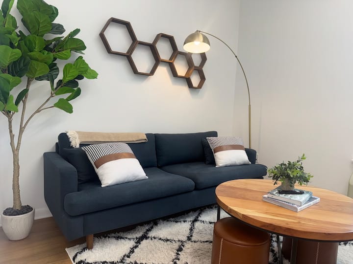 Quiet Modern Loft / Fast Wi-fi / Gym - Jonesboro, AR