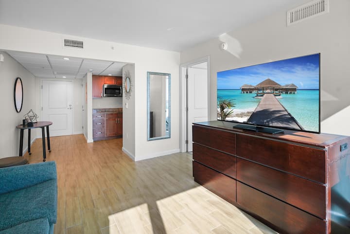 Stylish & Cozy Apartment In The Heart Of Fortmyers - Fort Myers, FL