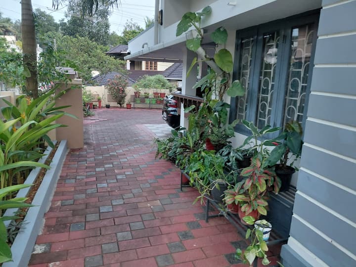 4 Bedroom Homestay Near Kottayam, Puthuppally - Kottayam