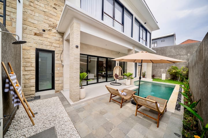 Luxury Tropical Modern Villa With Private Pool - Seminyak