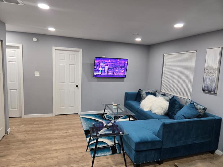 Upscale Peaceful Stay In Gary - Hobart, IN