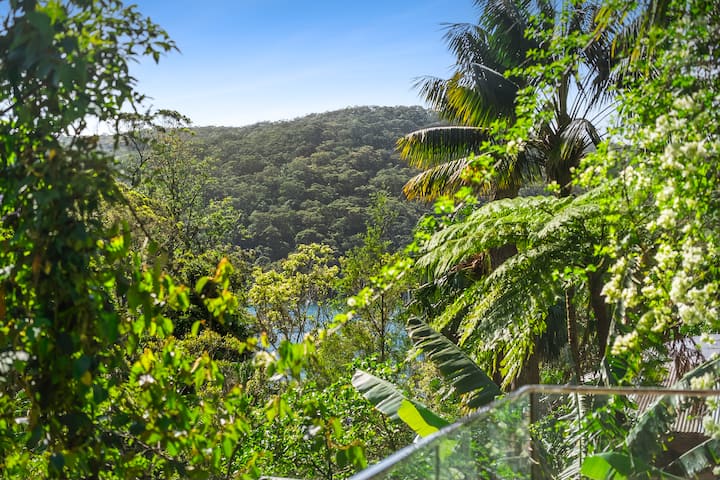 Summer Sanctuary: Bush-to-beach Hideaway - Scotland Island