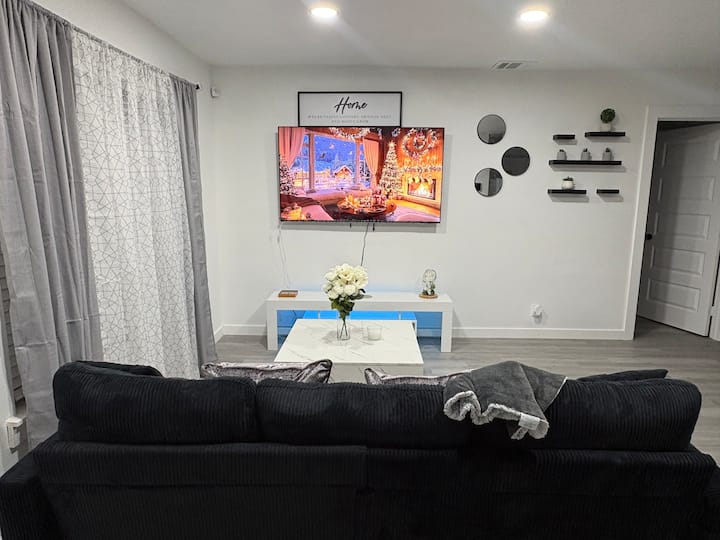 Family Home W/ 3 Br & 1rr - Grand Prairie, TX