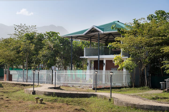 Barking Deer. A Villa At Bandipur Mudumalai - Gudalur