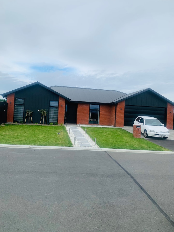 Your Spacious Guest Room In House In Rolleston - Christchurch