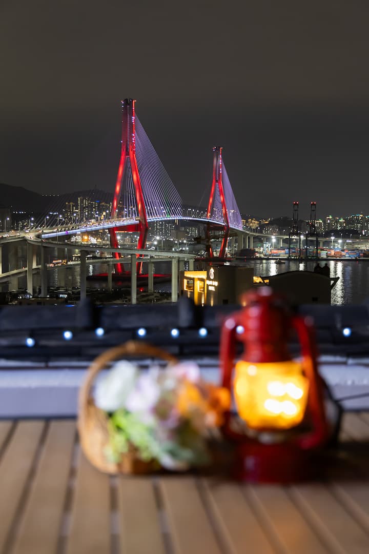 영도아레 1실/남포동자갈치 근교/연박할인/단체7명/pc/게임기/하늘테라스/북항대교 뷰 - Busan