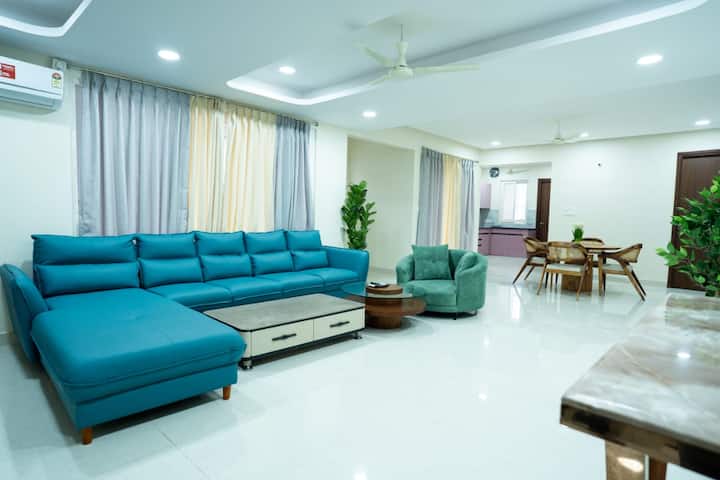 Le Penguin - 3bhk Ultra Luxurious Entire Apartment - India