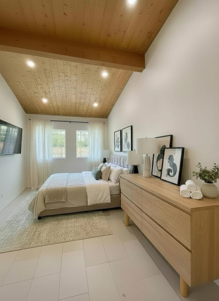 2 Bedroom & 2 Bathroom Walnut Creek Retreat - Walnut Creek, CA