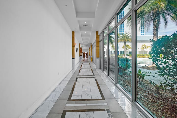 Charming Downtown Fort Myers Apartment - 포트마이어스