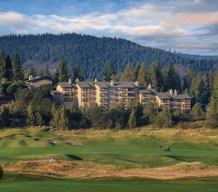 Spacious 2br Condo | Pools, Lake & Relaxing - Klamath Falls, OR