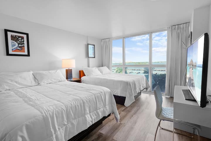 Cozy Water Views Apt Downtown Fort Myers - Fort Myers, FL