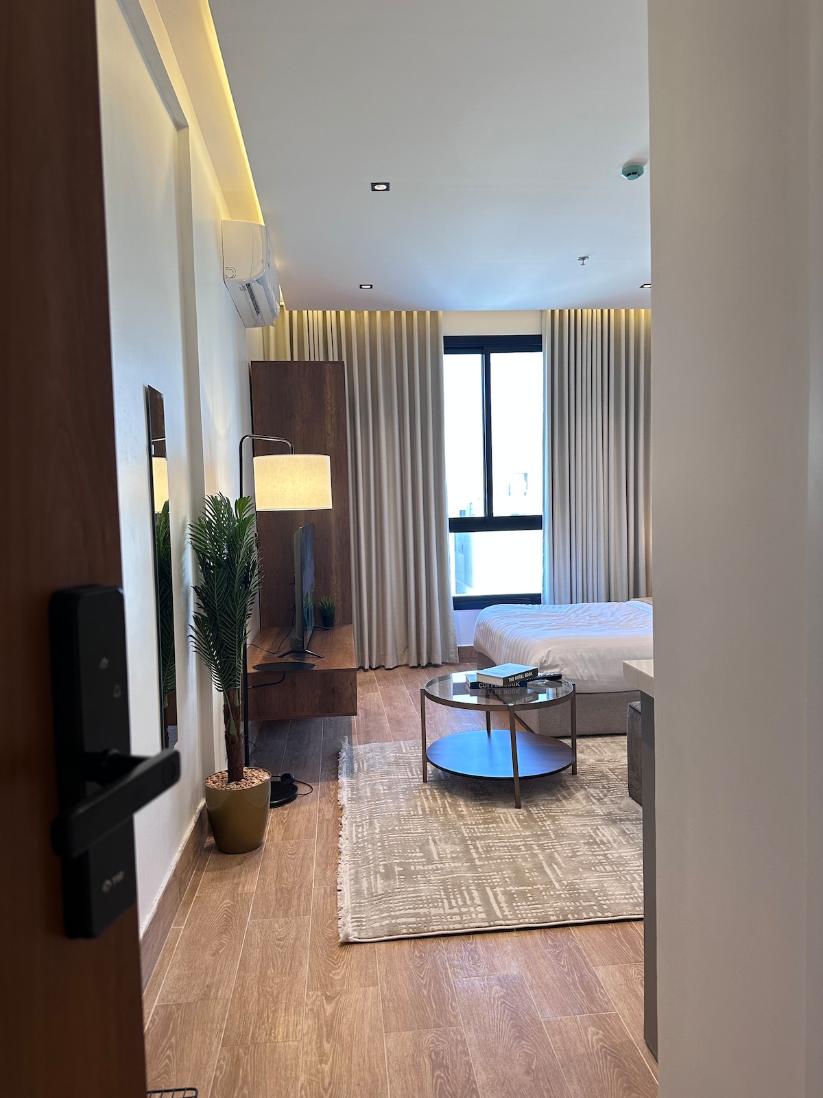 Narjis C- Studio mit elegantem und komfortablem Boutique-Design N 204 ...