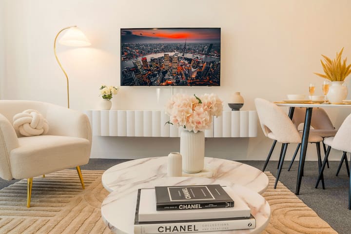 Ivory Atelier | Cbd World Square W Pool + Parking - Moore Park