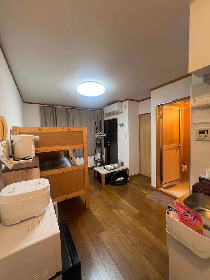 新小岩の商店街内にある静かで快適な民宿、駅から徒歩7分で、暖かい環境と便利な交通を提供いたします。 - 우라야스시