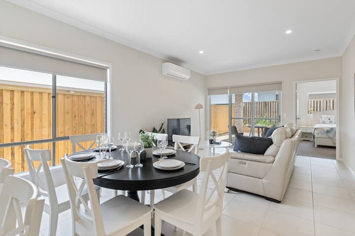 Homely Yet Comfortable | 4br Near Spring Mountain - Ipswich, Australia