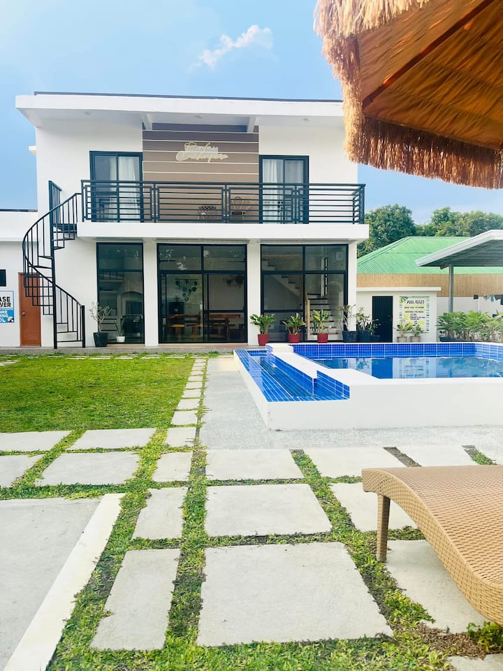 Family-friendly Villa With Private Pool - Mangatarem