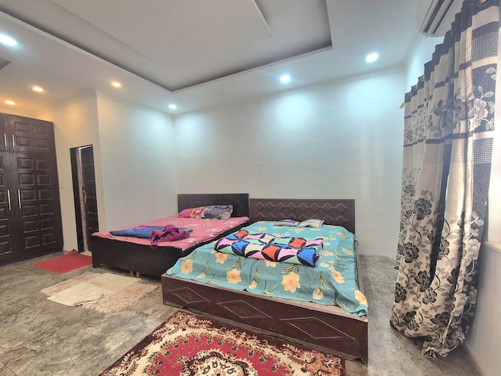 Midtown Villa: Family, Party & Couple Retreat. - Gurgaon