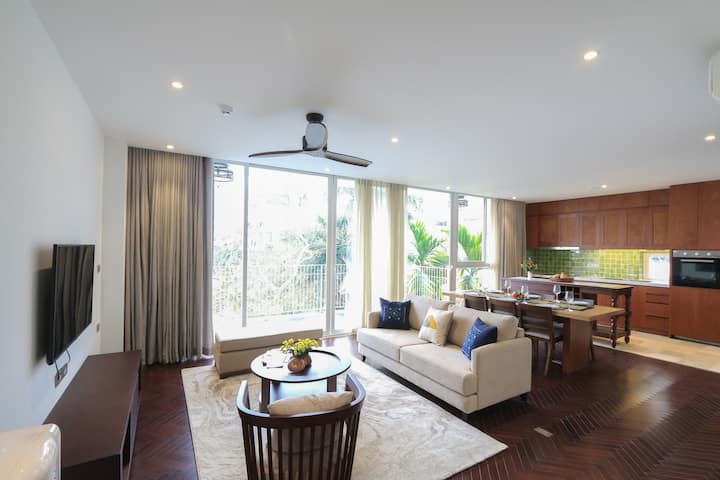 Seasons Bd 3br Apt In Westlake/center/lotte/pool - Hanoi