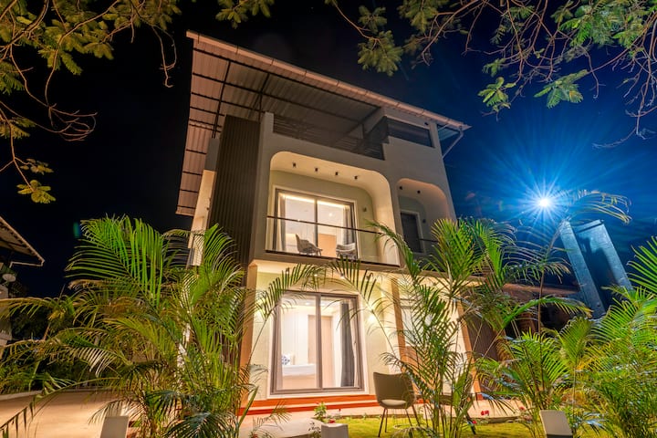 3 Bhk Villa With Shared Pool & 5 Star Hospitality - Lonavla