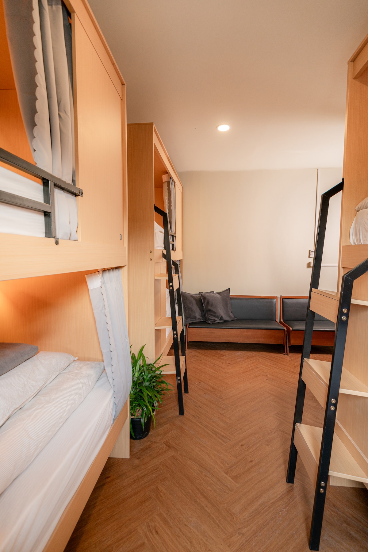 Nap oldtown mixed dorm o1 - Guesthouses for Rent in Phra Nakhon ...