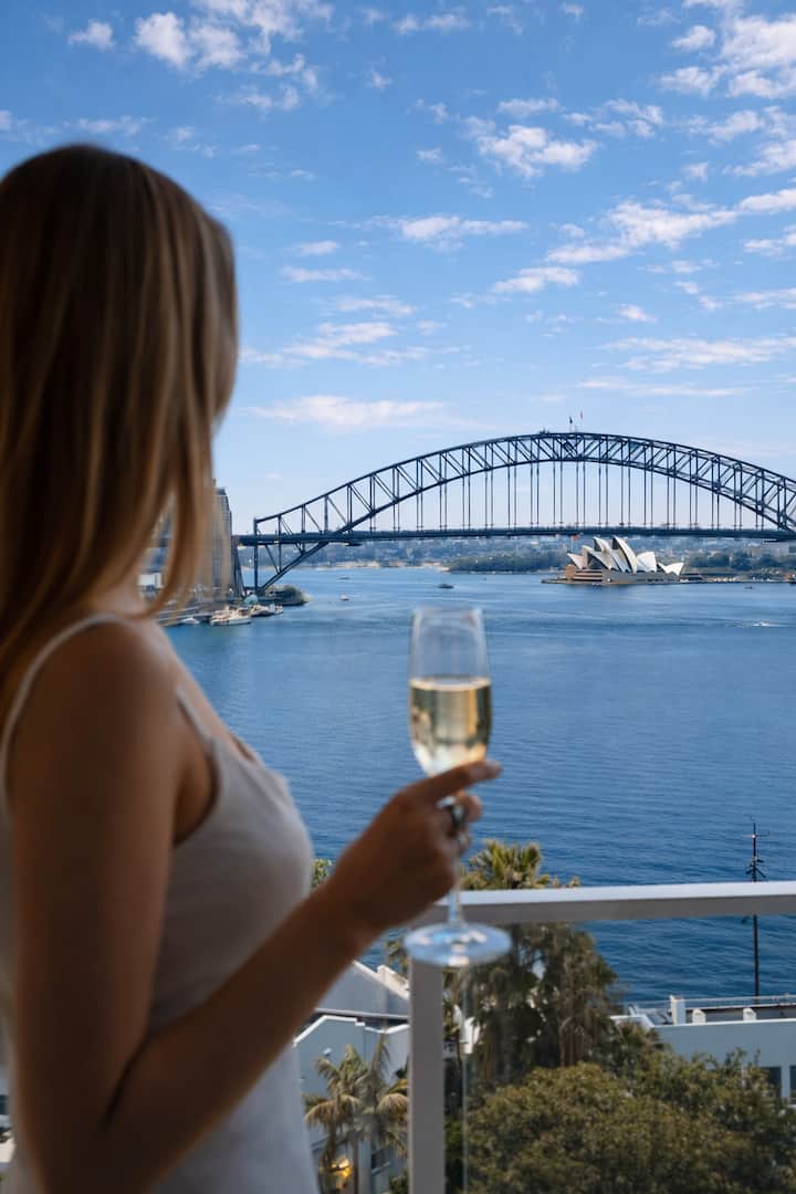 Signature Million-dollar View Residence | 2br - North Sydney