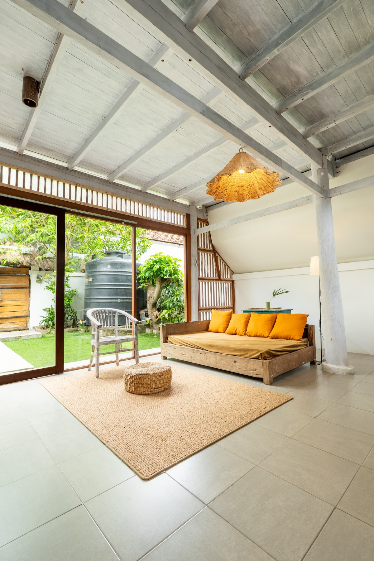 Loft tropical en forme de A au cœur d'Uluwatu - Maisons à louer à South ...