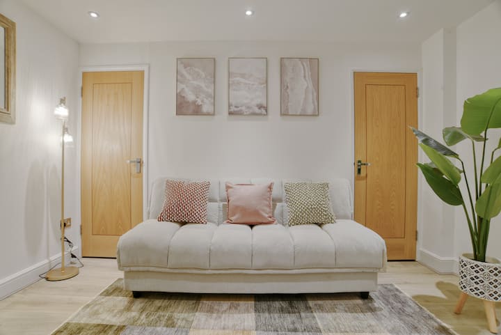 Peaceful Pen | Bromley Highstreet | Sleeps 4 - Bromley