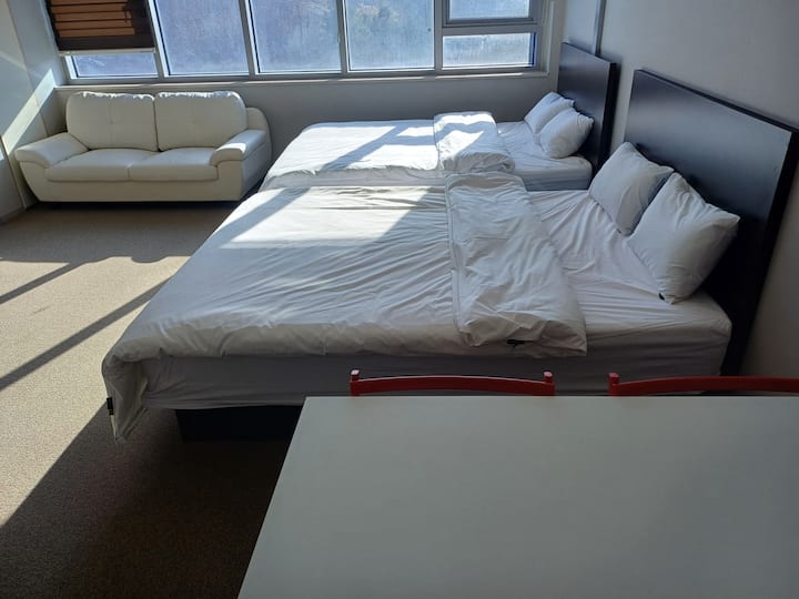 [The편안7 트리니Hotel 용인] 신규할인 에버랜드 가족여행 더블침대2개/4인가능 - 상갈동