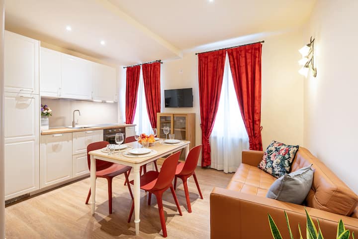 Canal View, 4 Guests, 2 Bedrooms And 2 Bathrooms - Venecia
