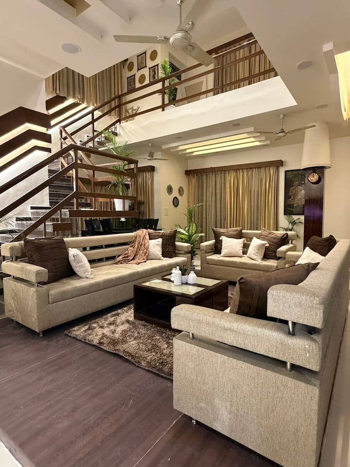 The Stonehouse Villa - With Private Jacuzzi - Dehradun