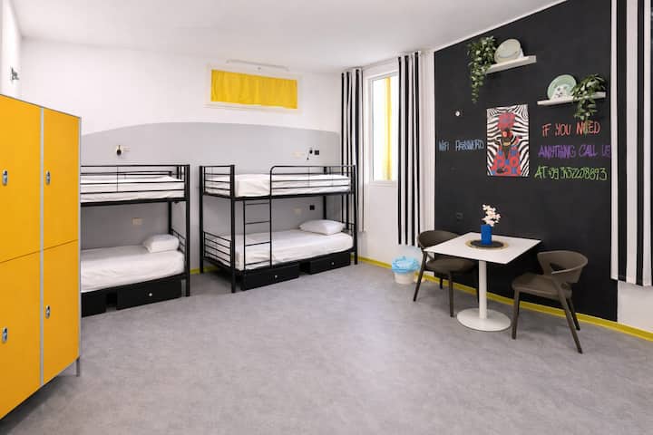 Bright & Spacious 8-person Family Room @Bohoostel - Bologne