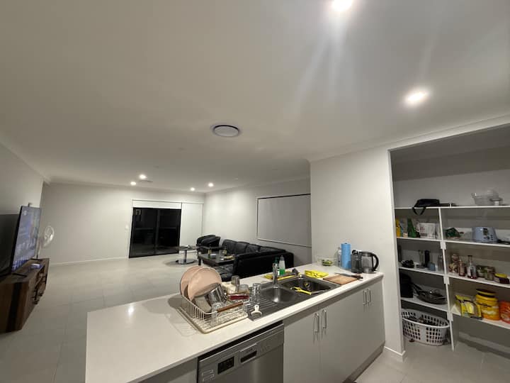 Brand New 4 Bedroom House With 2 Bedrooms & Garage - Logan Village