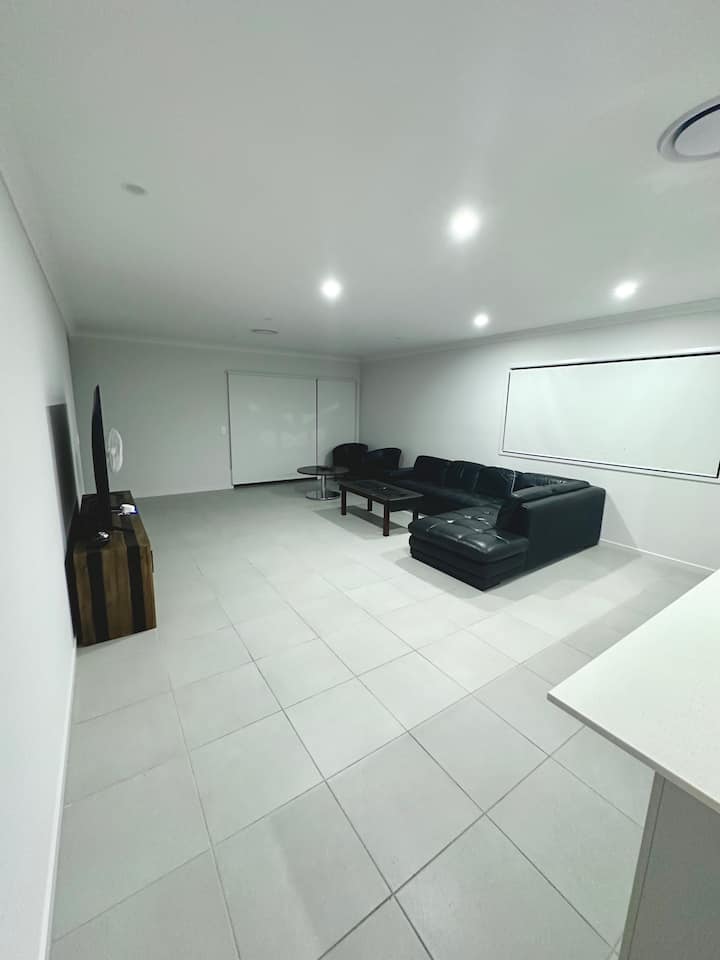Brand New 4 Bedroom Shared Home In Logan Qld - Gold Coast