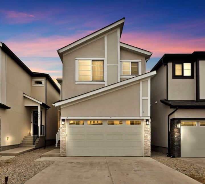 Royal Master Suite With Jacuzzi - Calgary