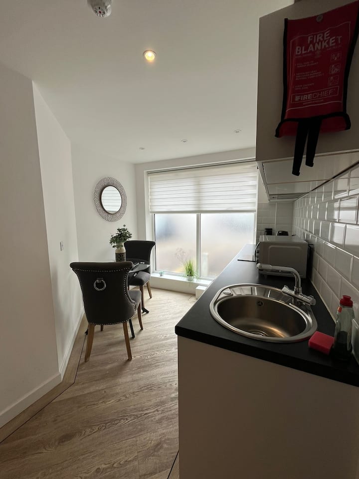 109 Stylish Self-contained Studio Near Beach - Bournemouth